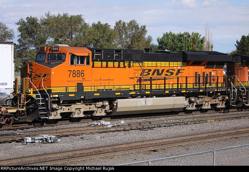 BNSF 7886